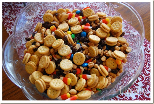 Festive Fall Snack Mix Recipe 4tunate festive-fall-snack-mix-recipe-4tunate